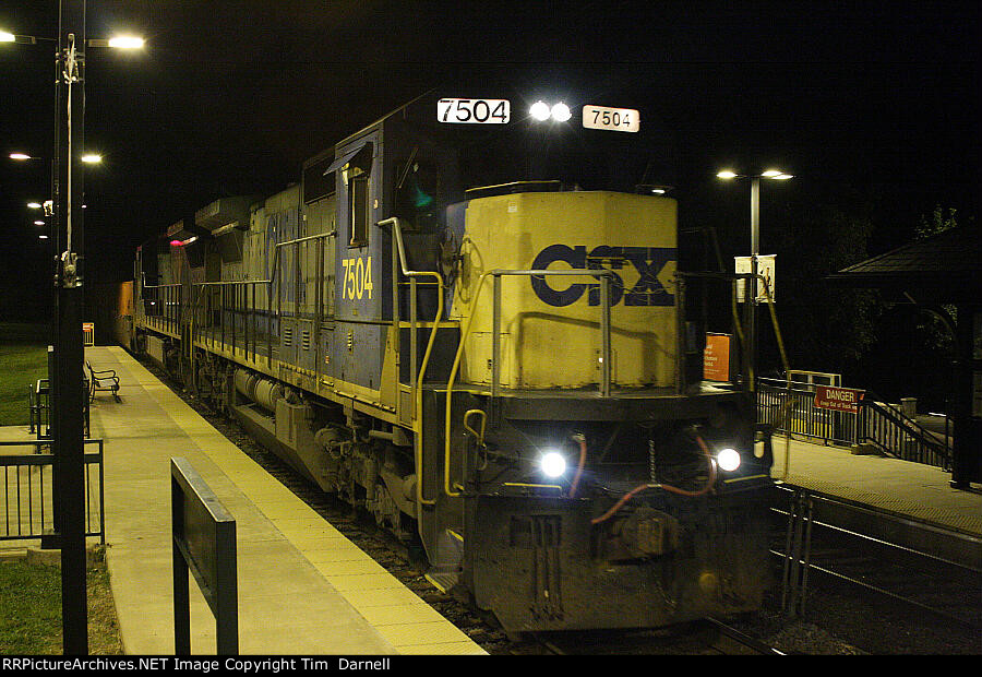 CSX 7504 on X-104